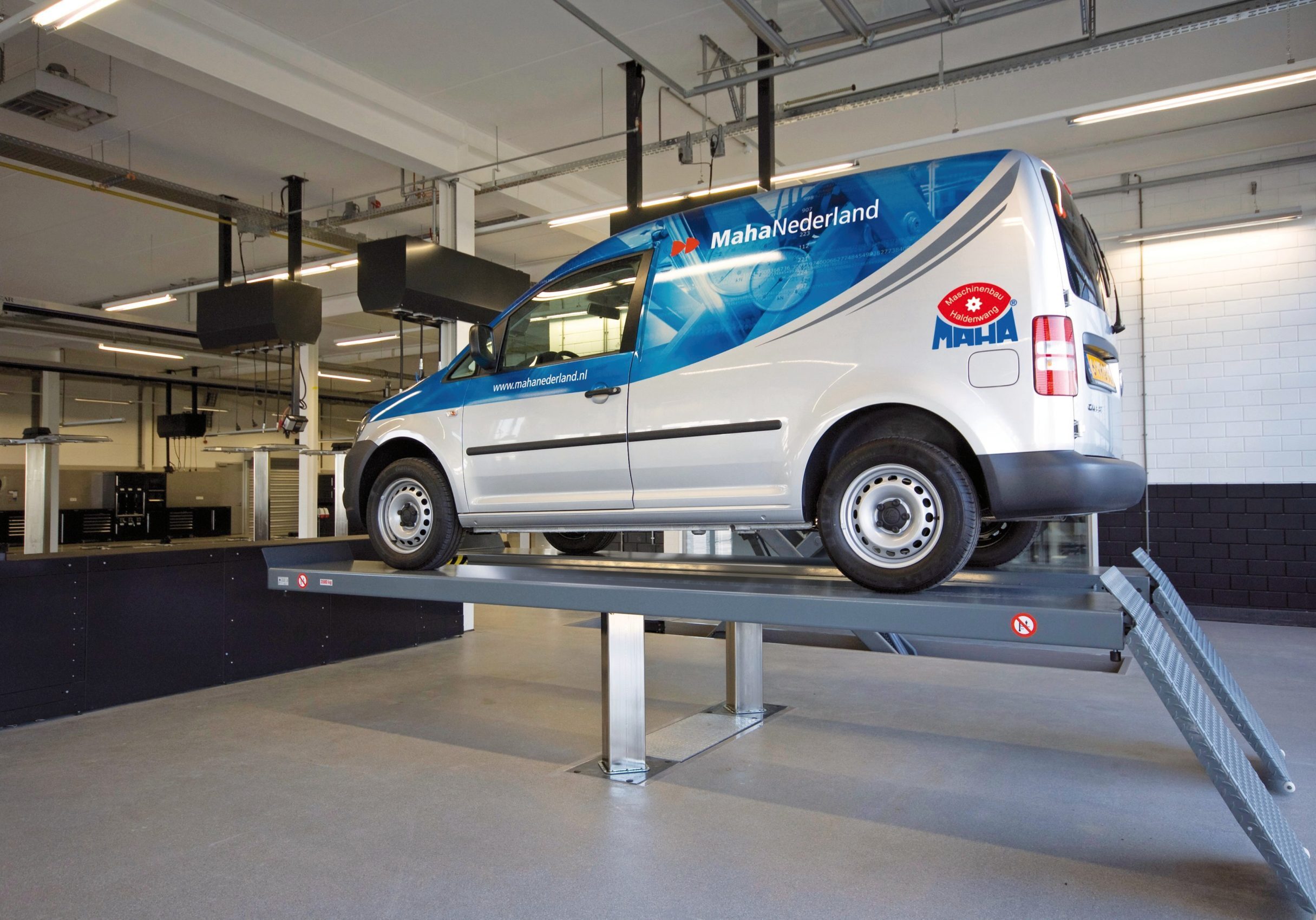 Lifting technology - 2 Cylinders - Equindus